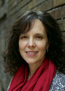 Gros plan d'Hilary Inwood.